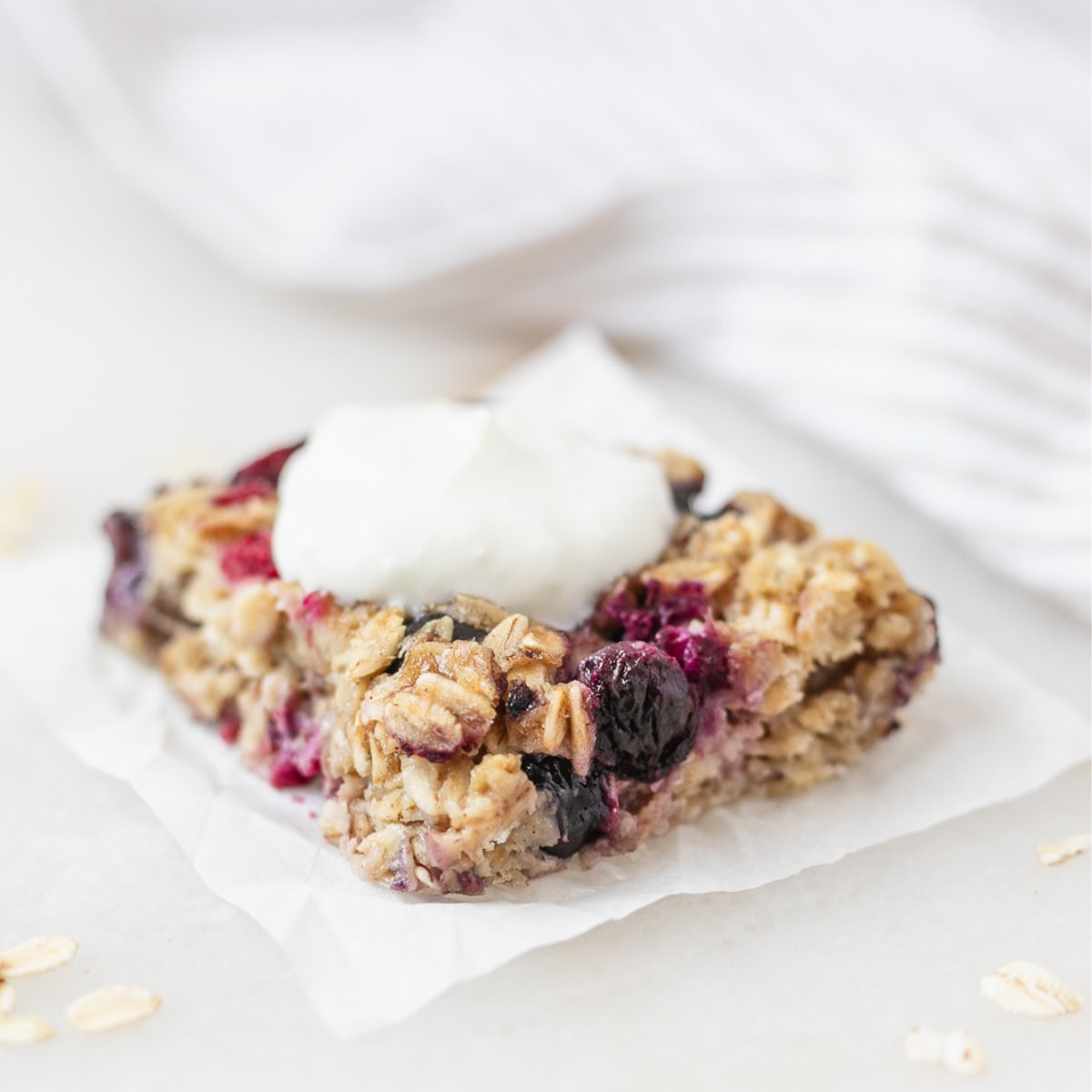 No Sugar Banana Berry Baked Oatmeal - Baby Led Bliss